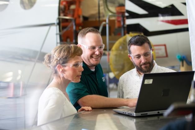 Excellence in training: Textron Aviation Service Centers and ProOwnership receive FAA Diamond ...